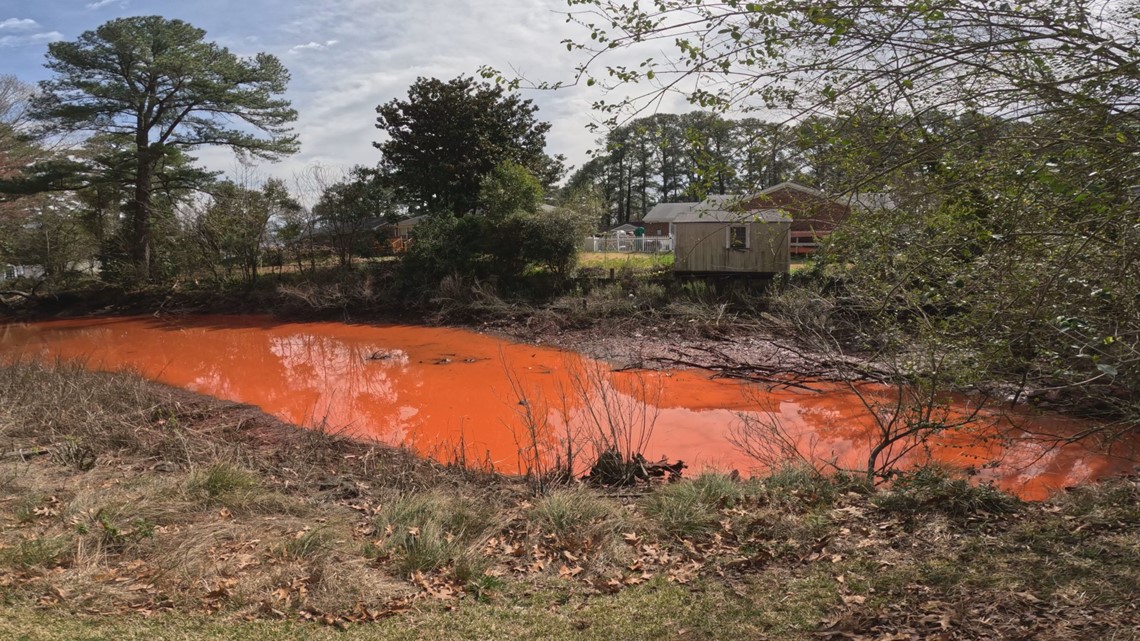 Dye spills into Elizabeth River; Norfolk and DEQ investigating ...