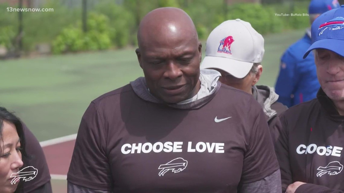 Norfolk native and NFL Hall of Famer Bruce Smith visits Buffalo ...