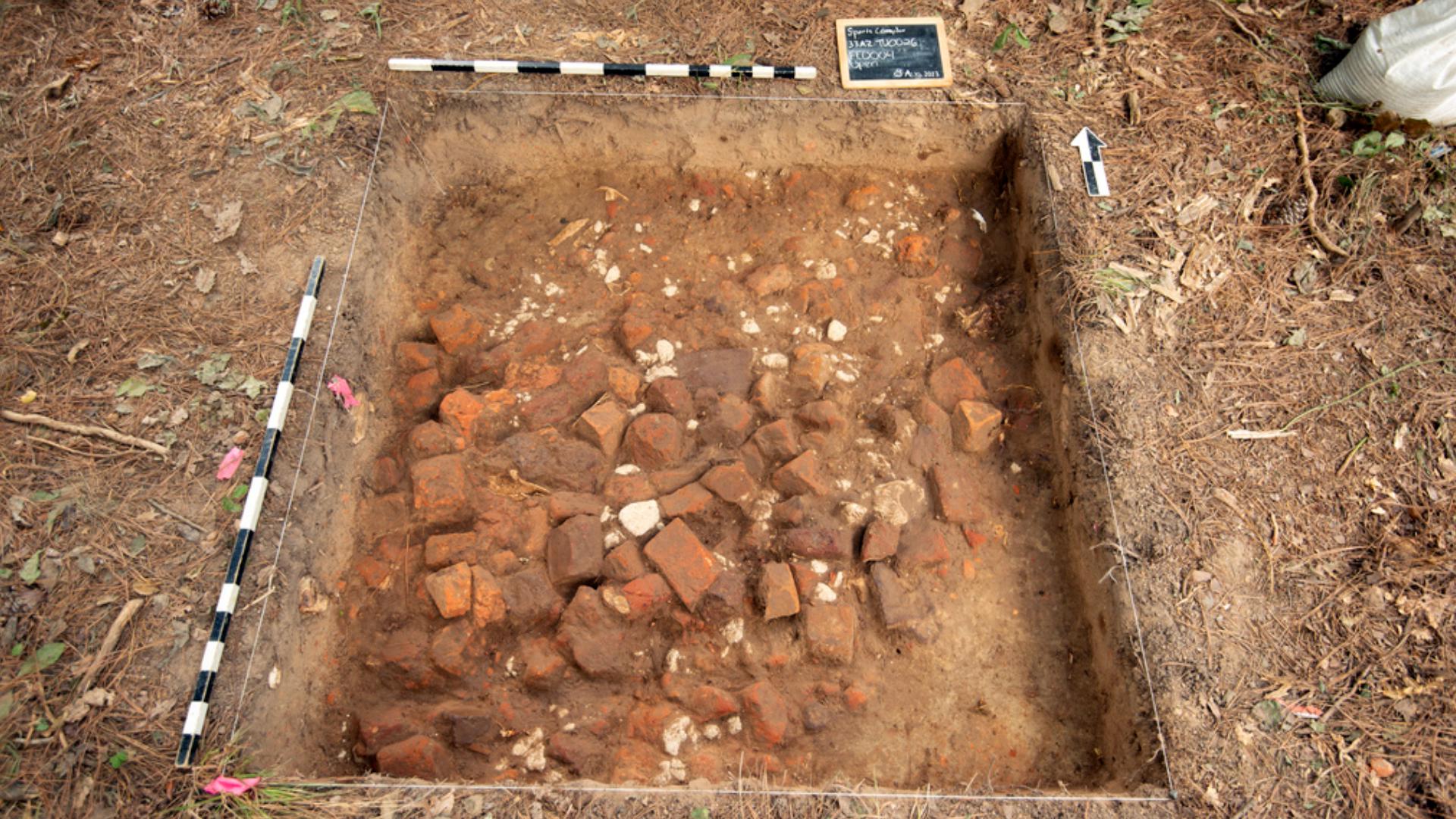 Archeologists in Williamsburg uncover Revolutionary War artifacts ...
