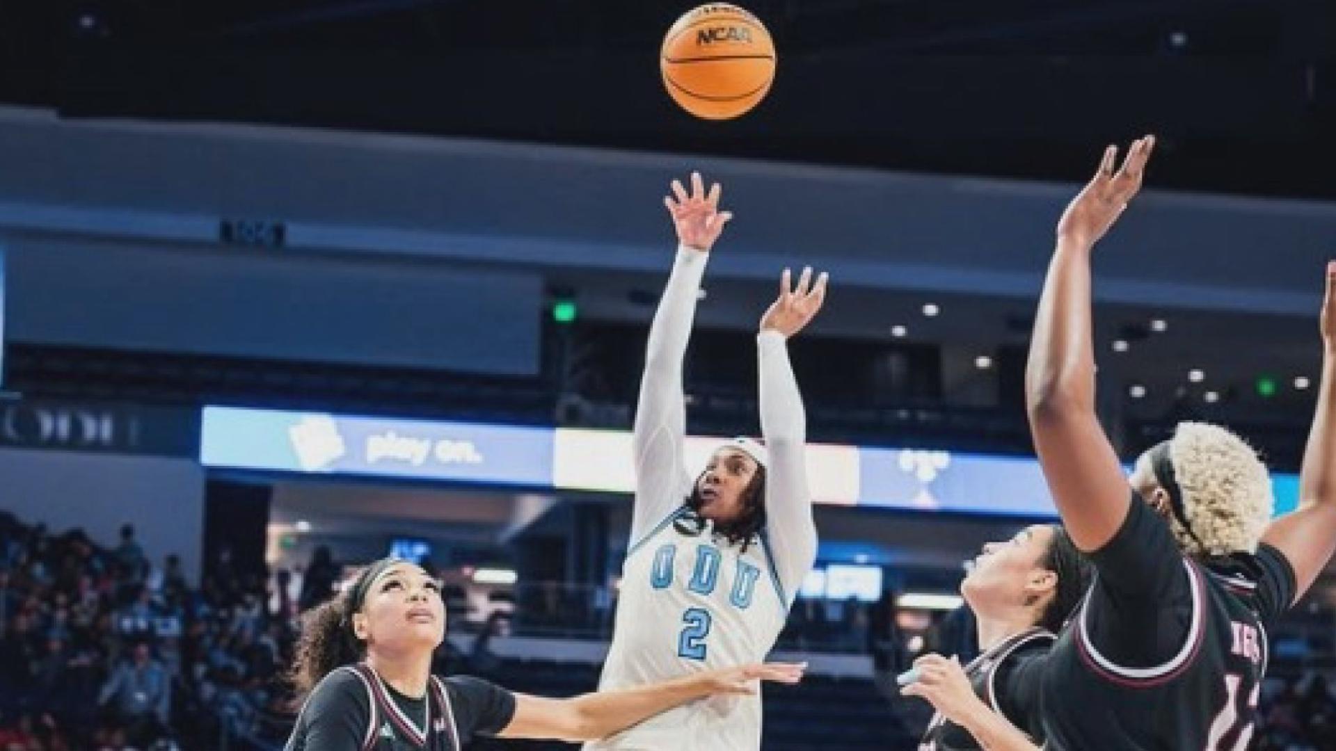 World's tallest teen, Florida's Olivier Rioux, delivers emphatic dunk ...
