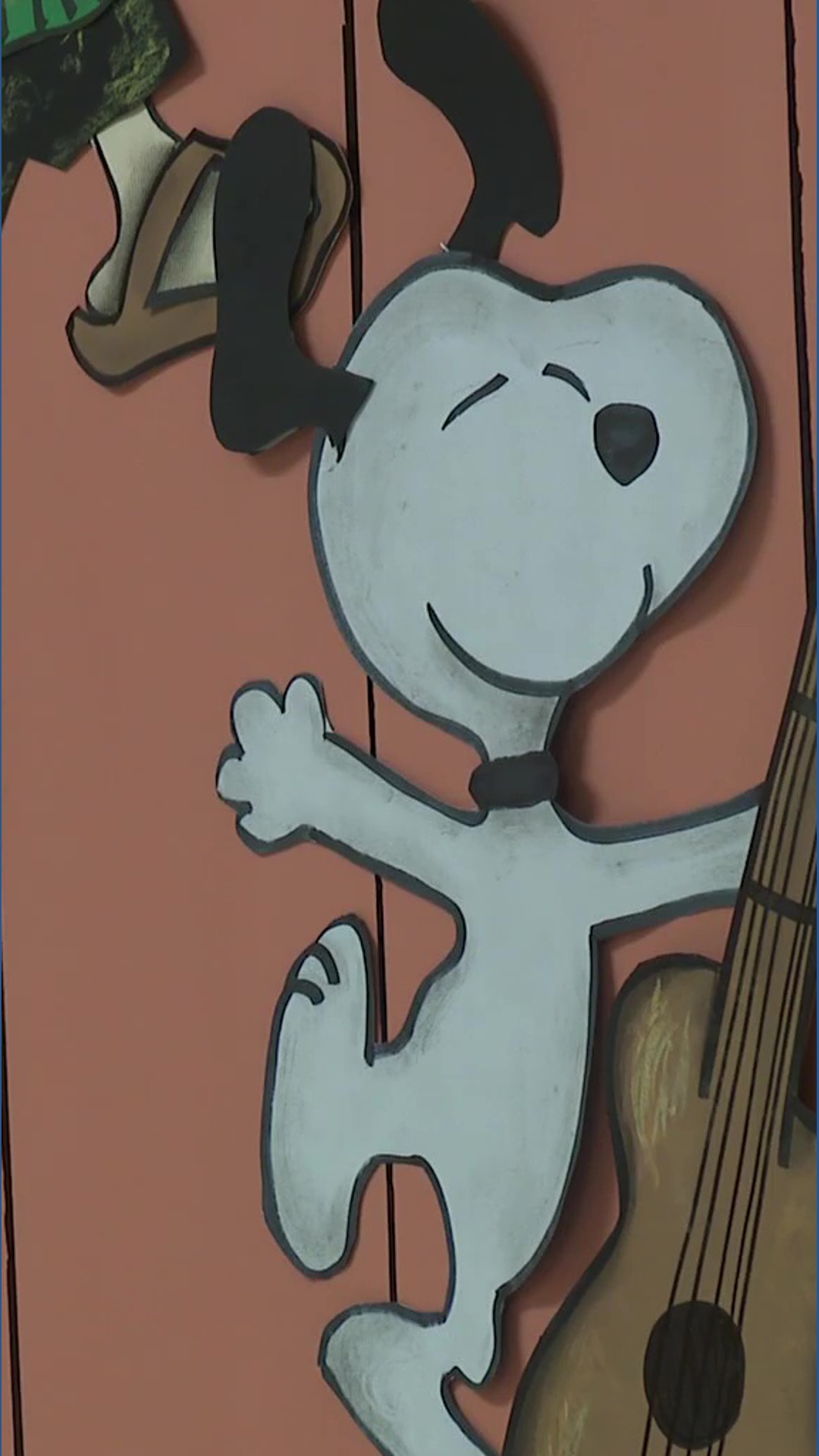 Artist unveils final holiday mural after 38 years working as hospital ...