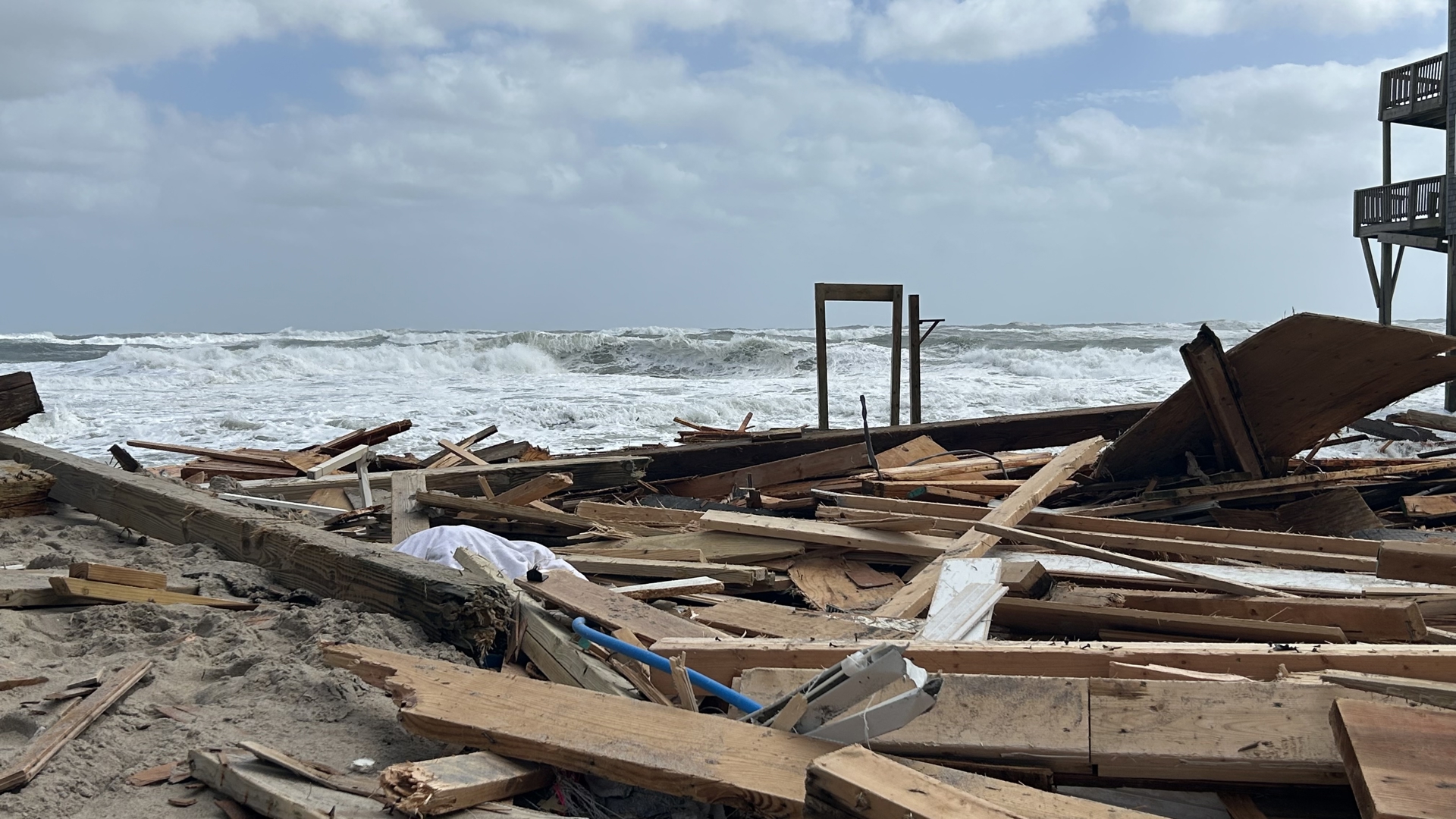 Sixth house collapses into ocean at Outer Banks overnight | 13newsnow.com