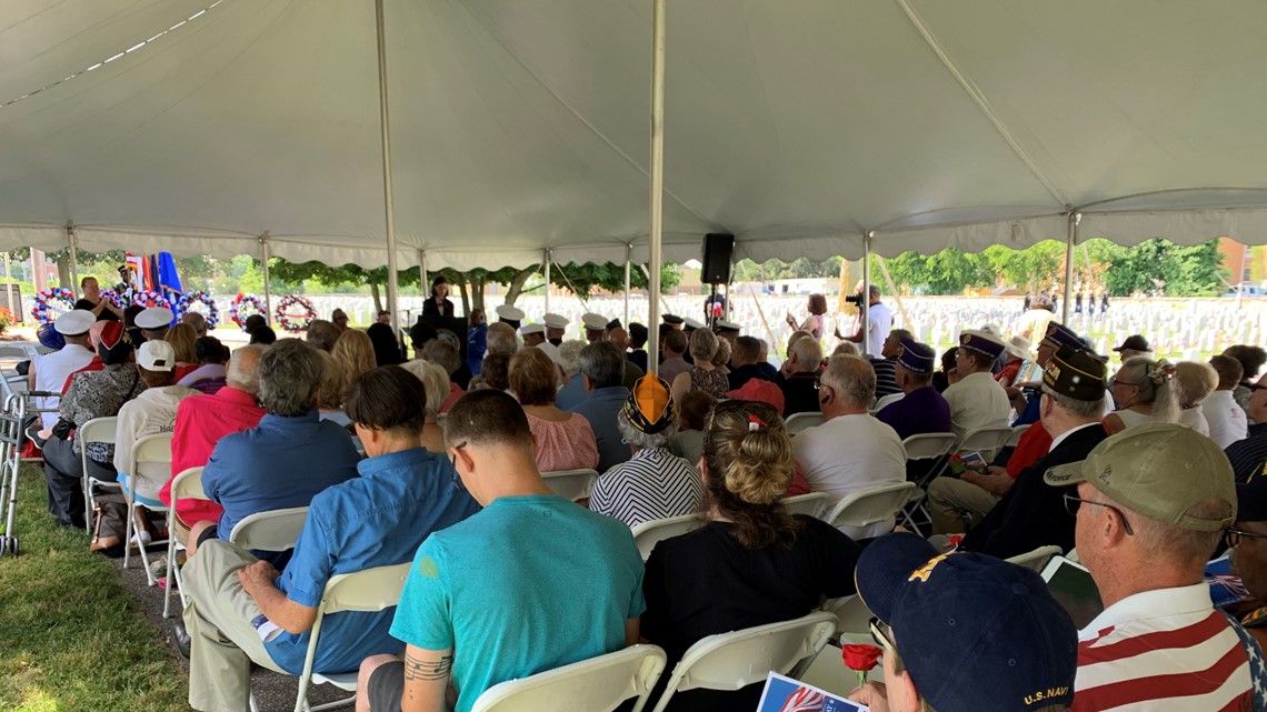 Hundreds gather at Hampton National Cemetery to honor fallen heroes ...
