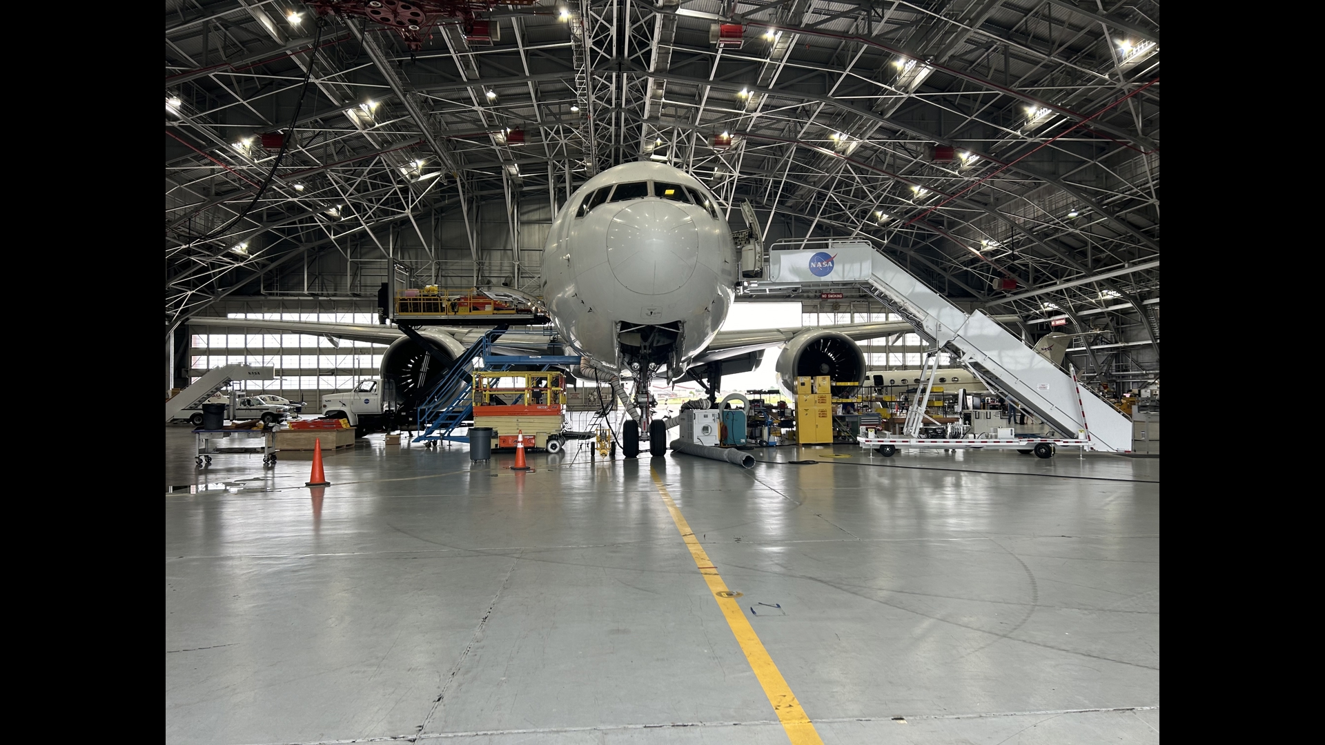 Boeing 777 converted into NASA's new Airborne Science Laboratory ...