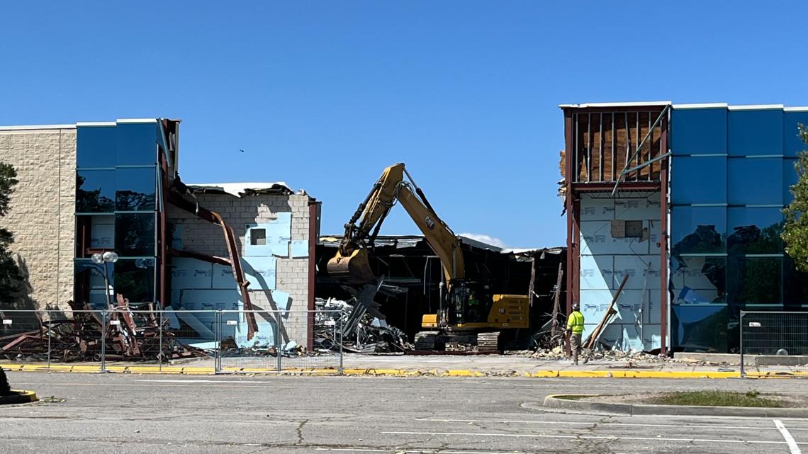 Part of Chesapeake Square Mall getting torn down | 13newsnow.com