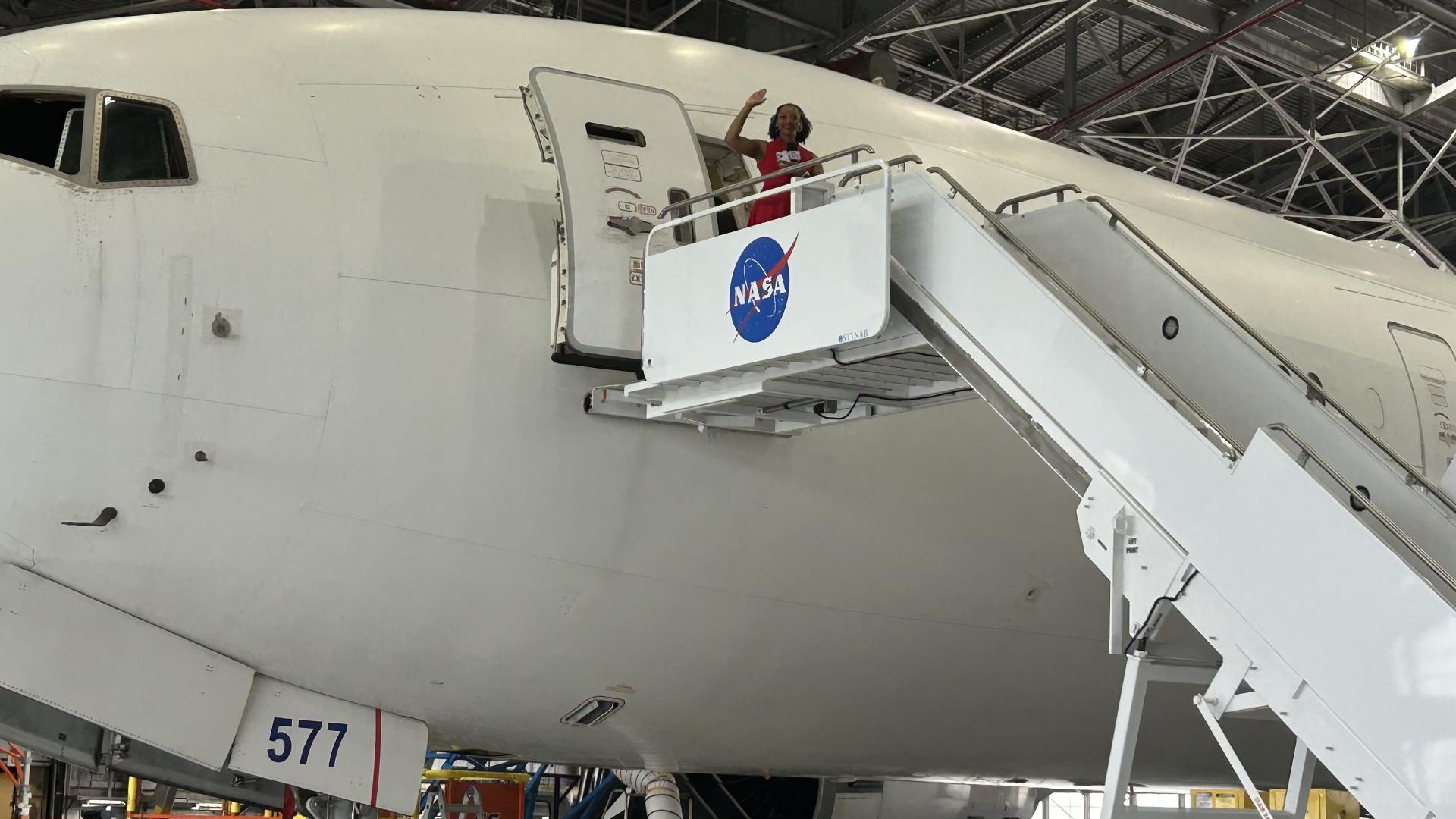 Boeing 777 converted into NASA's new Airborne Science Laboratory ...