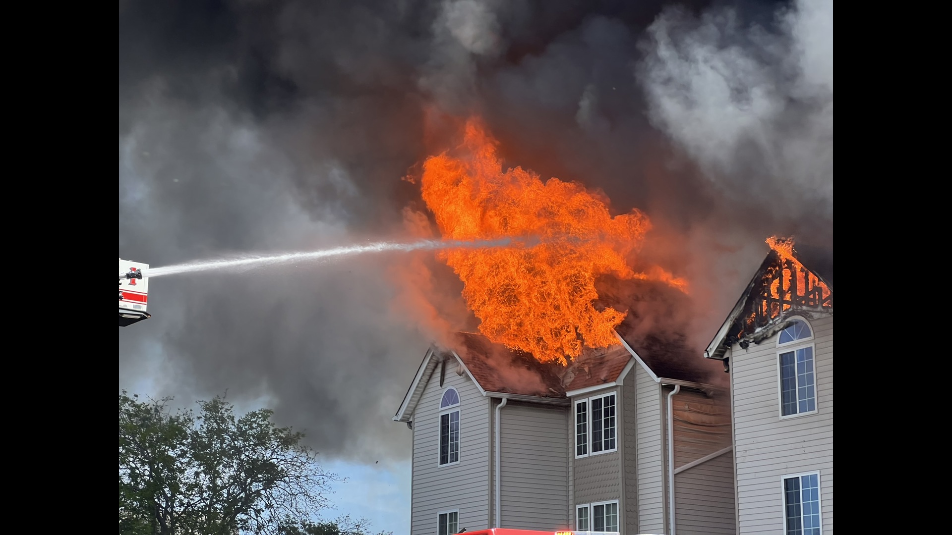 Large-scale condo fire causes partial collapse in Hampton: 4 injured ...