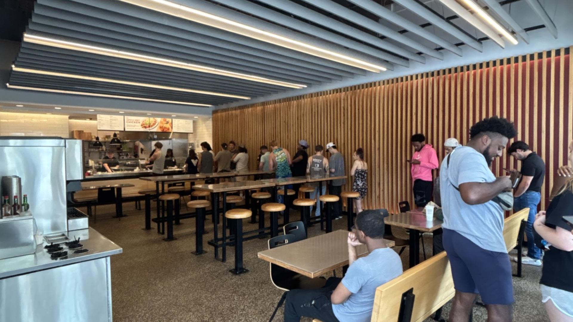 Chipotle ODU sees long lines for BOGO deal | 13newsnow.com