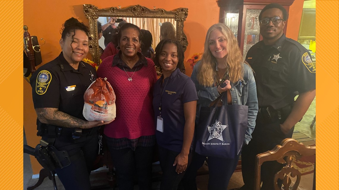 Norfolk Sheriff's Office delivers Thanksgiving meals | 13newsnow.com