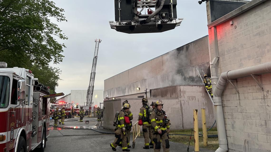 Dumpster fire damages back of Norfolk Pep Boys building, officials say ...